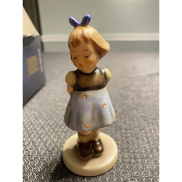 Hummel, Goebel | Accents | Mi Hummel Club Goebel Two Hands One Treat Girl Wflowers Iob Coa ...